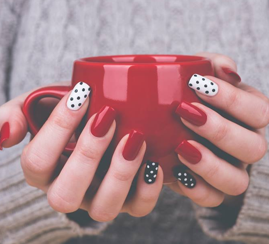 Unhas quebradiças? Nunca mais! Saiba como se livrar delas